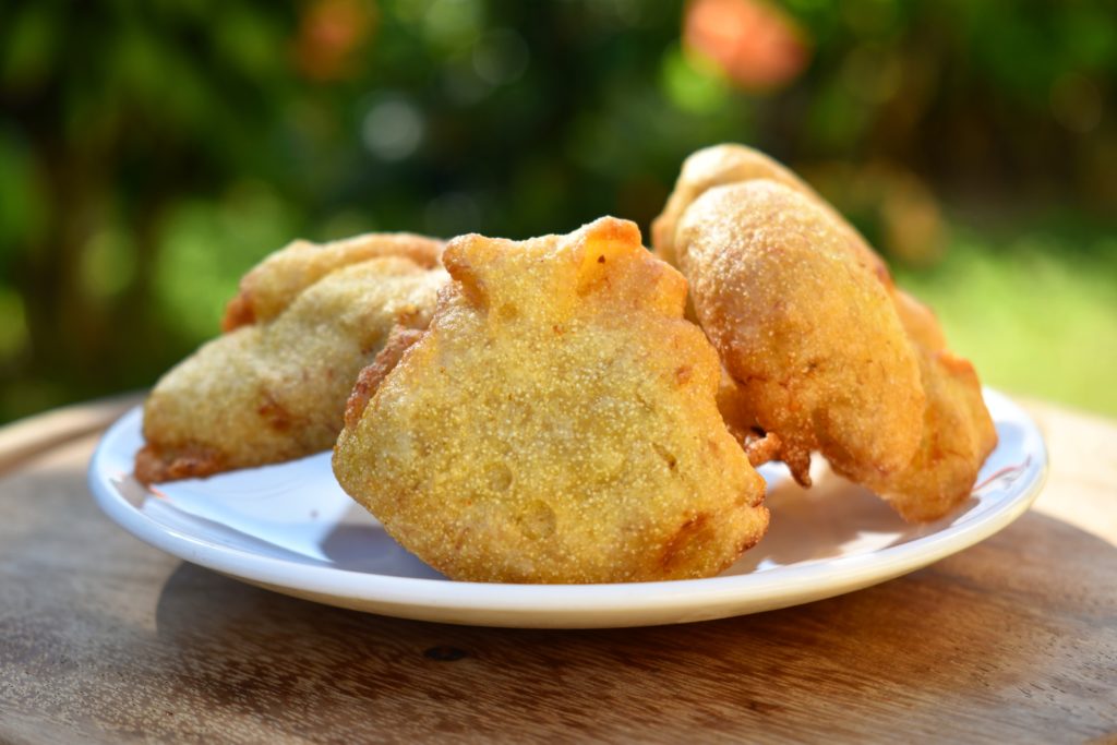 Banana Fritters (Gato Banane) - Foodwini
